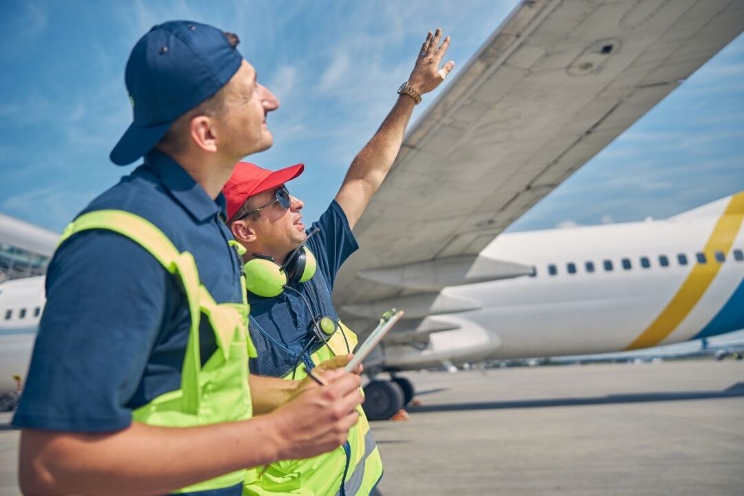 8 Different Types of Jobs at an Airport - CheddarDen