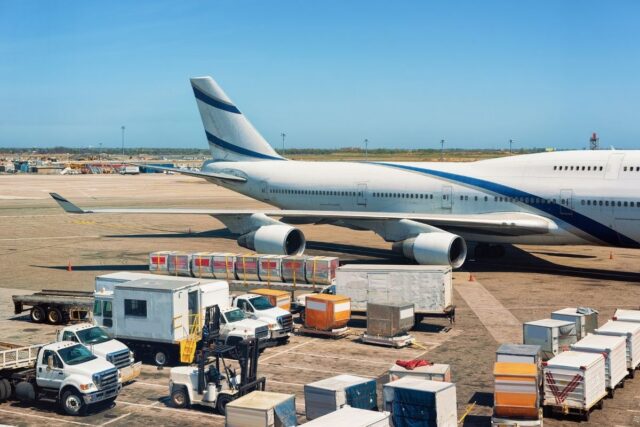 8 Different Types of Jobs at an Airport - CheddarDen